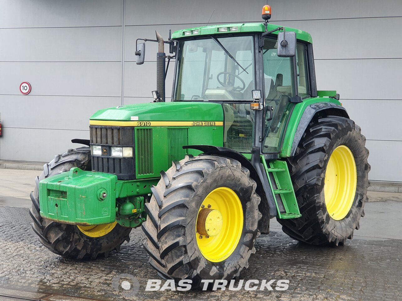 John Deere 6910 MW2 4X4 2000 Tractor agricultural - BAS Trucks